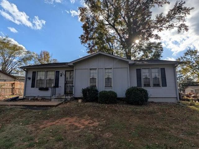 1331 Longbrook Dr, Bessemer, AL 35020