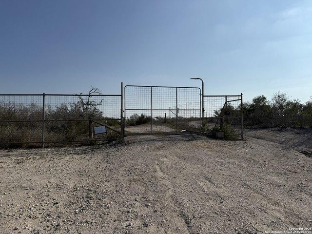 1331 S Highway 281, George West, TX 78022