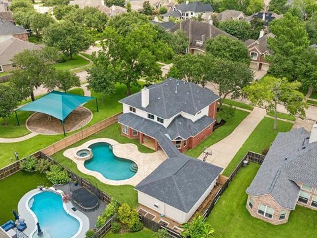1331 Shady Bend Dr, Sugar Land, TX 77479