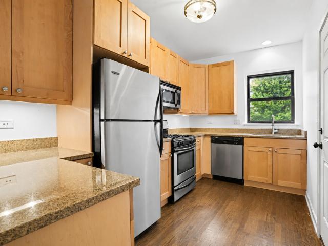 1331 W North Shore Avenue # 2S