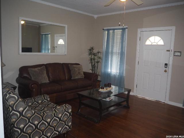 1331 W Wildwood Dr, San Antonio, TX 78201 | MLS #1951 | Compass