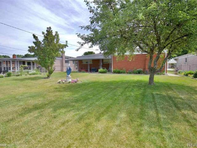13325 Iowa Drive