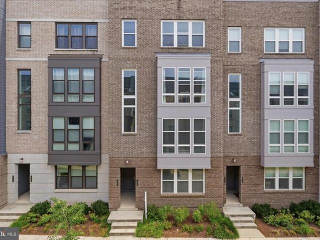13329 Launders St Unit 137, Herndon, VA 20171