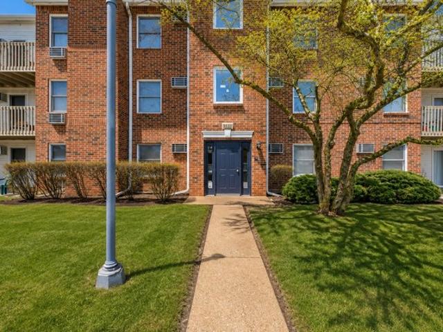 1332 Cunat Ct Apt 2B, Lake in the Hills, IL 60156