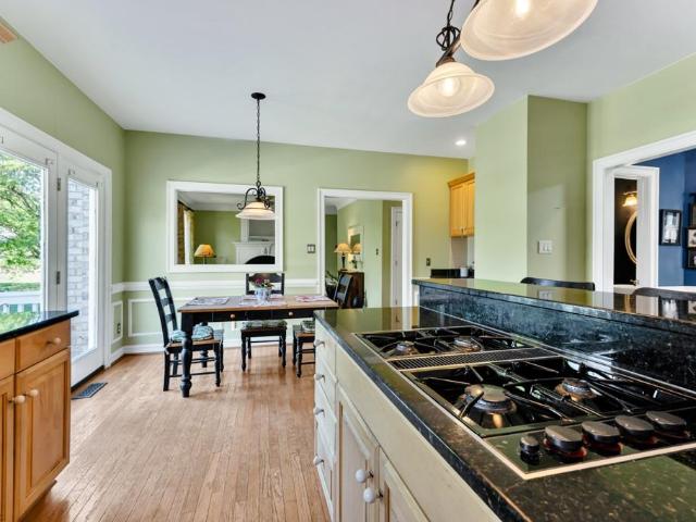 1332 Club House DR