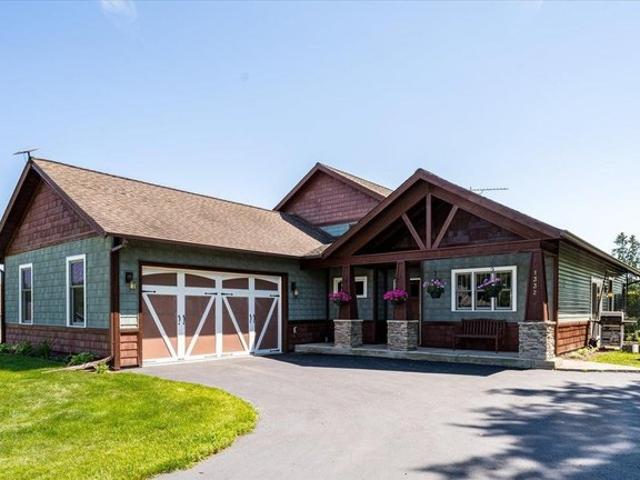 1332 Harbor Hills Dr, Two Harbors, MN 55616