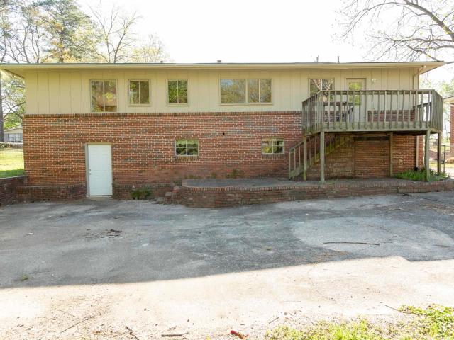 1332 Lake Lane Ne