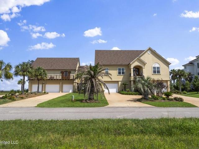 1332 Poki Pl, Diamondhead, MS 39525