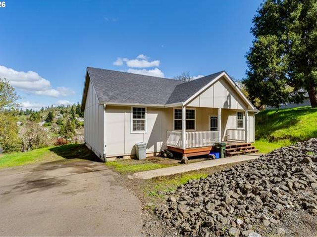 1332 SE Strong Ave, Roseburg, OR 97470
