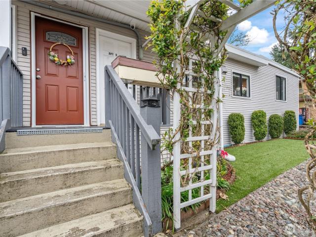 1332 th Ave NE, Seattle, WA 98125 | MLS #2491 | Compass