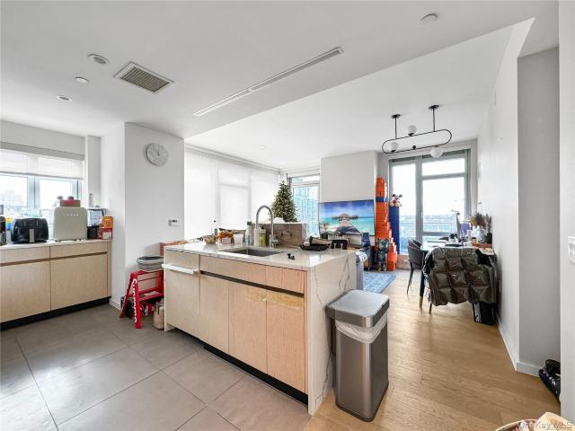 1332 th Avenue 5Q