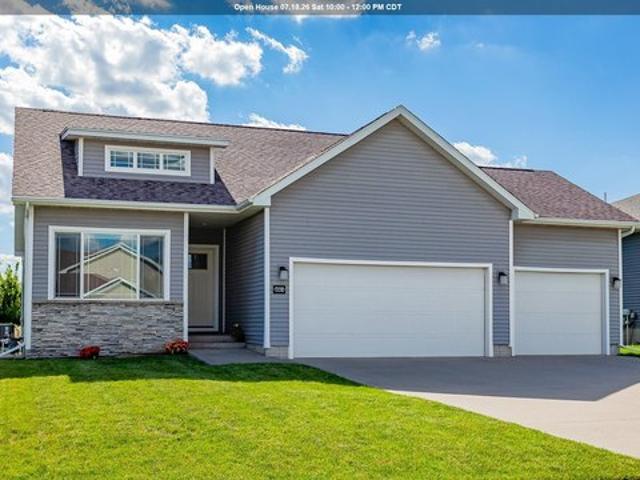 1332 97th St, West Des Moines, IA 50266