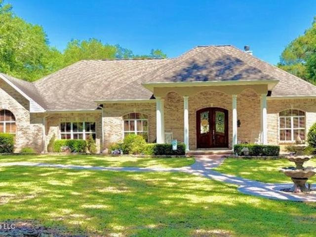 13337C Necaise Rd, Pass Christian, MS 39571