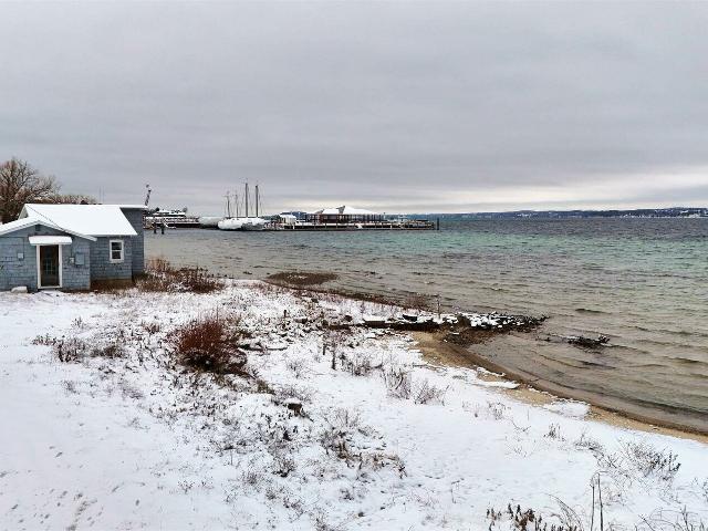 13336 S West Bay Shore Dr, Traverse City, MI