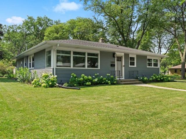 1333 Bluebird Ter, Waukesha, WI 53188