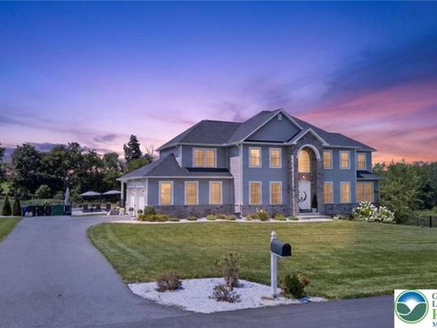 1333 Colony Ln, Pen Argyl, PA 18072