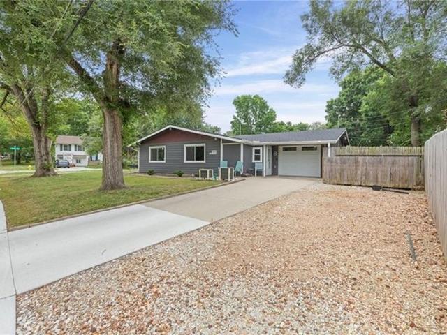 1333 E 19th St, Lawrence, KS 66046