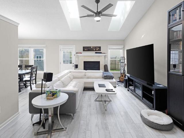 1333 Graylyn CT