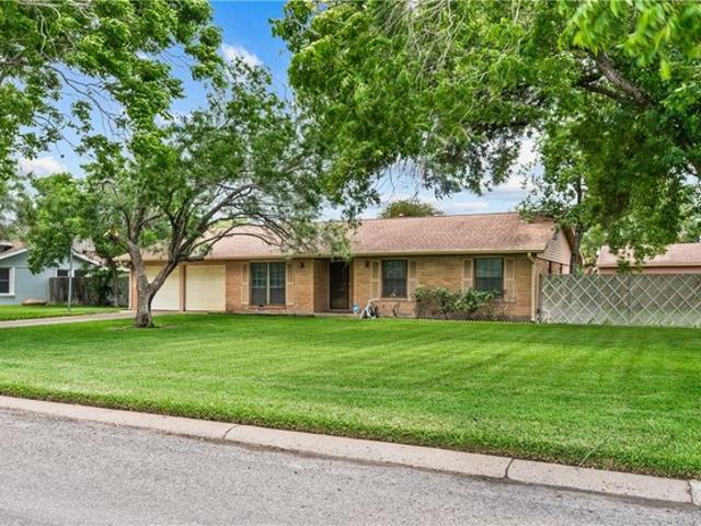 1333 Rose Dr, Alice, TX 78332