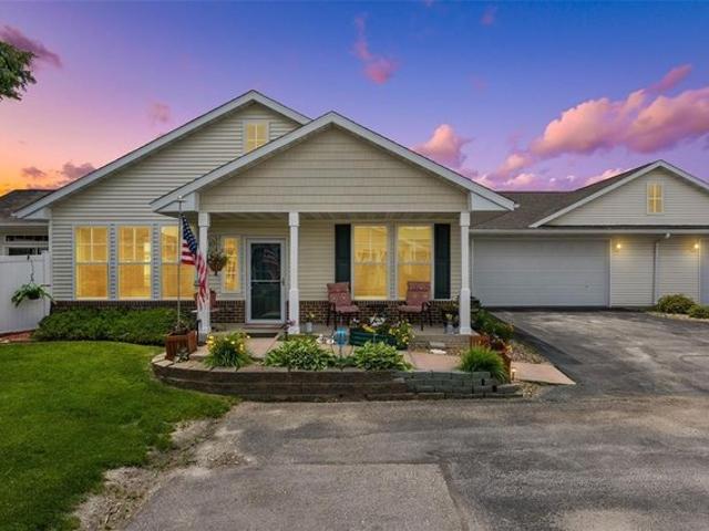 1333 Tower Ln NE, Cedar Rapids, IA 52402