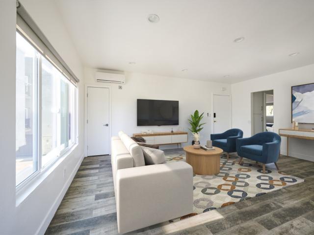 1333 W 36th Place Apartments