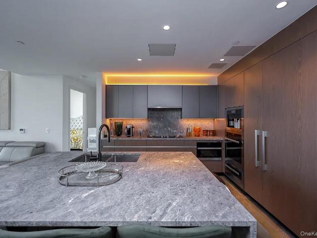133 3 th Avenue PH3B