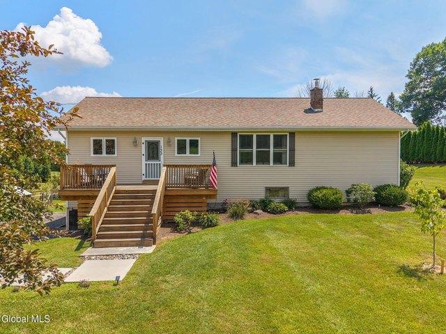 133 Cary Rd, Mechanicville, NY 12118