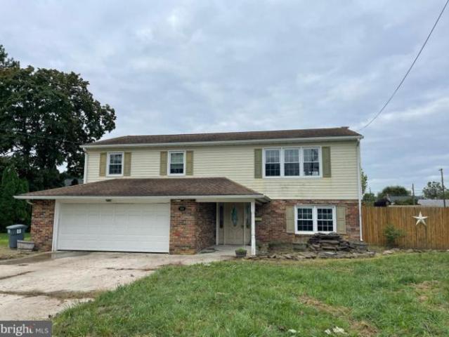 133 Castle Heights Ave, Pennsville, NJ 08070