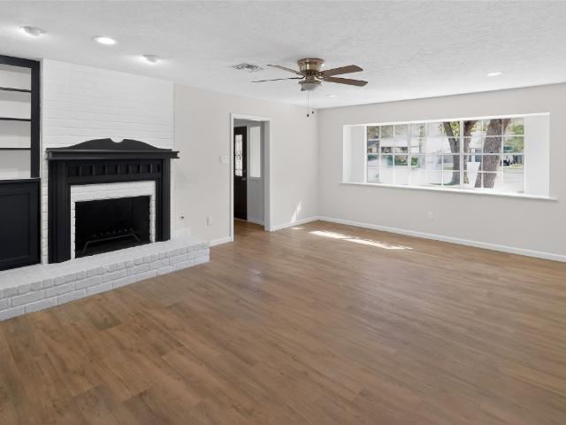 133 Cherry Tree Ln, Friendswood, TX 77546 | MLS #69334 | Compass