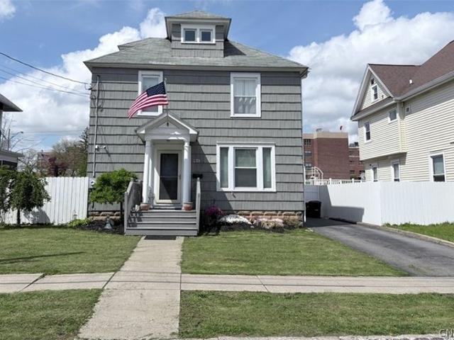 133 Curtis Pl, Auburn, NY 13021