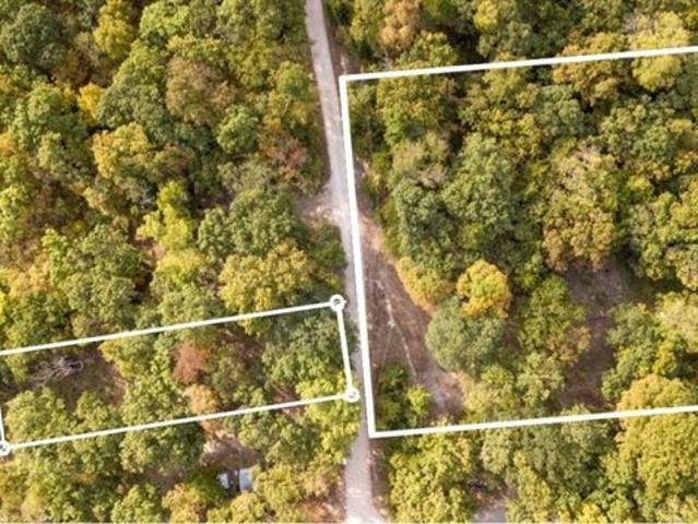 133 and 134 Greentree Rdg, Mound City, KS 66056