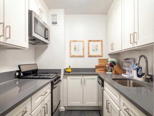 133 BARROW Street 4B