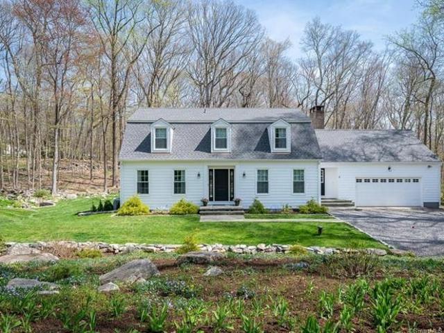 133 Dogwood Ln, Stamford, CT 06903