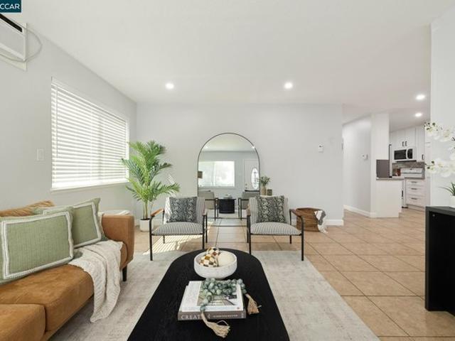 133 E Trident Dr, Pittsburg, CA 94565
