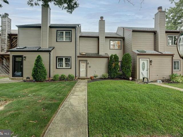 133 E Green Valley Cir, Newark, DE 19711