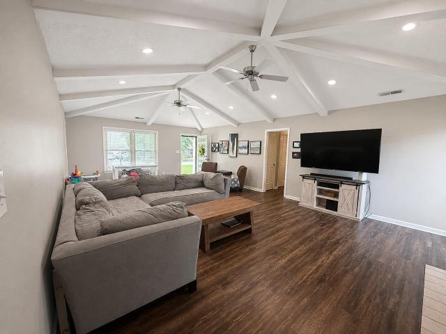 133 E Oak Hill Dr