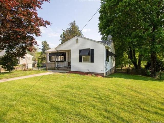 133 Fort Shantok Rd, Montville, CT 06382