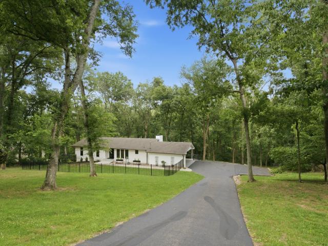 133 Featherstone Dr