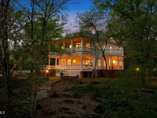133 Knob Creek Dock Road