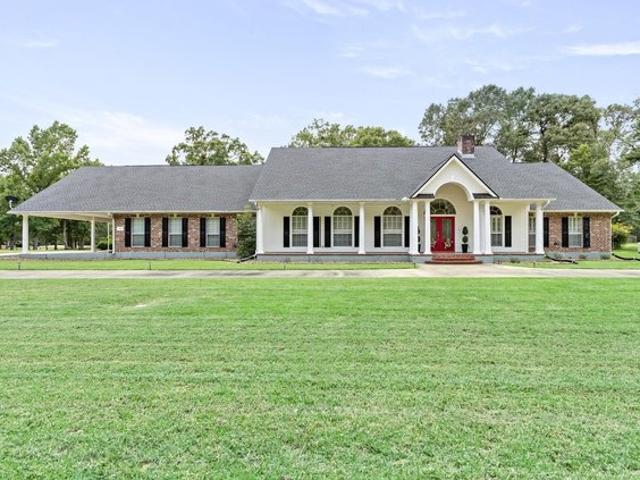 133 Holly Dr, Village Mills, TX 77663
