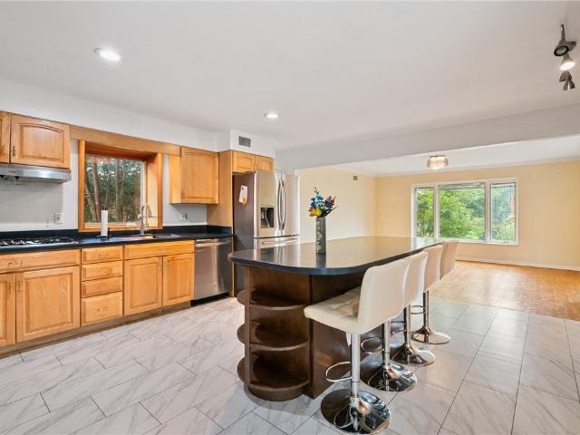 133 Hartwood Dr, Pittsburgh, PA