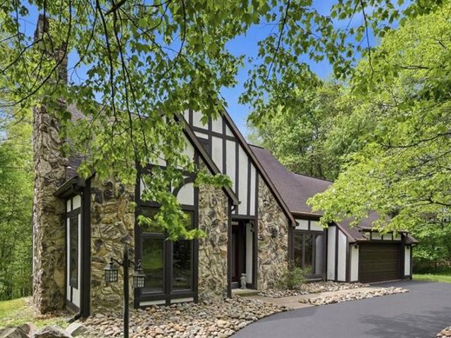 133 Old Quarry Dr, Clinton, PA 15026