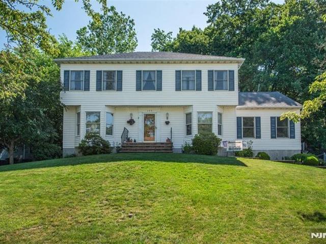 133 Oweno Rd, Mahwah, NJ 07430