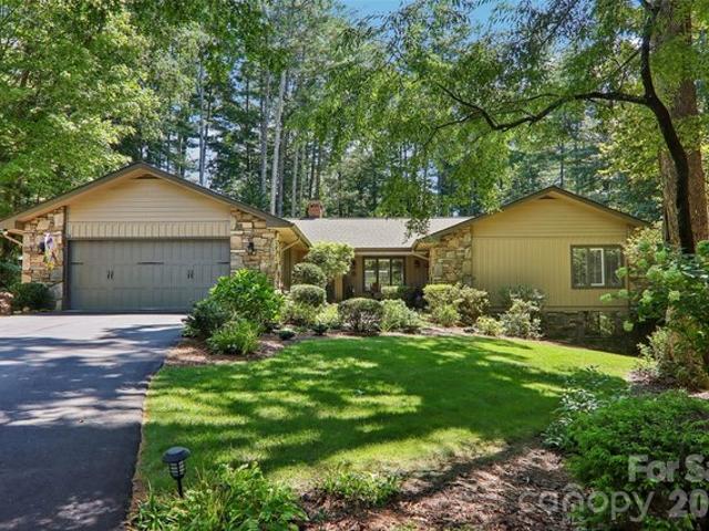133 Larchmont Dr, Hendersonville, NC 28791