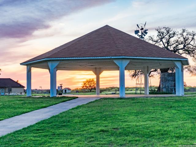 133 Middle Grn Loop, Floresville, TX 78114 | MLS #1934