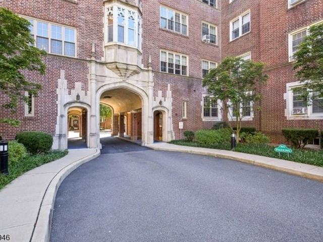 133 Summit Ave Apt 39, Summit, NJ 07901