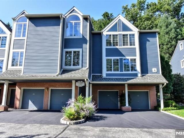 133 Surrey Ct, Ramsey, NJ 07446