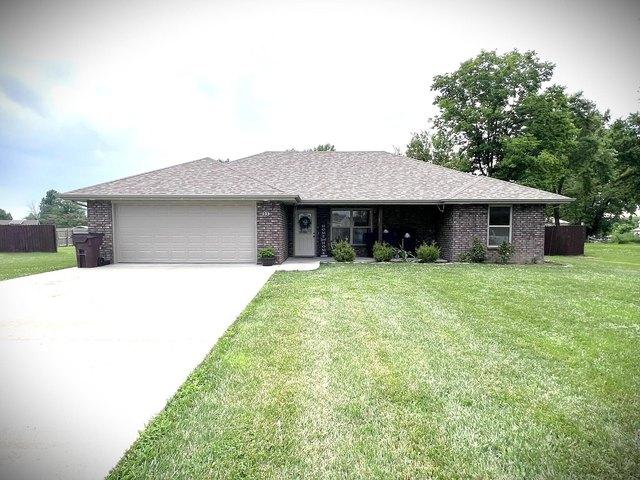 133 Park St, New Bloomfield, MO 65063