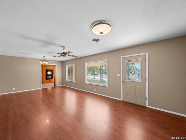 133 Royal Oaks
