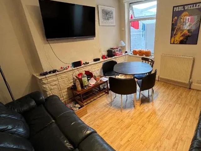 133 Warwards Lane, Stirchley, B29 7QX, United Kingdom | Room for rent #113250293 | Rentberry